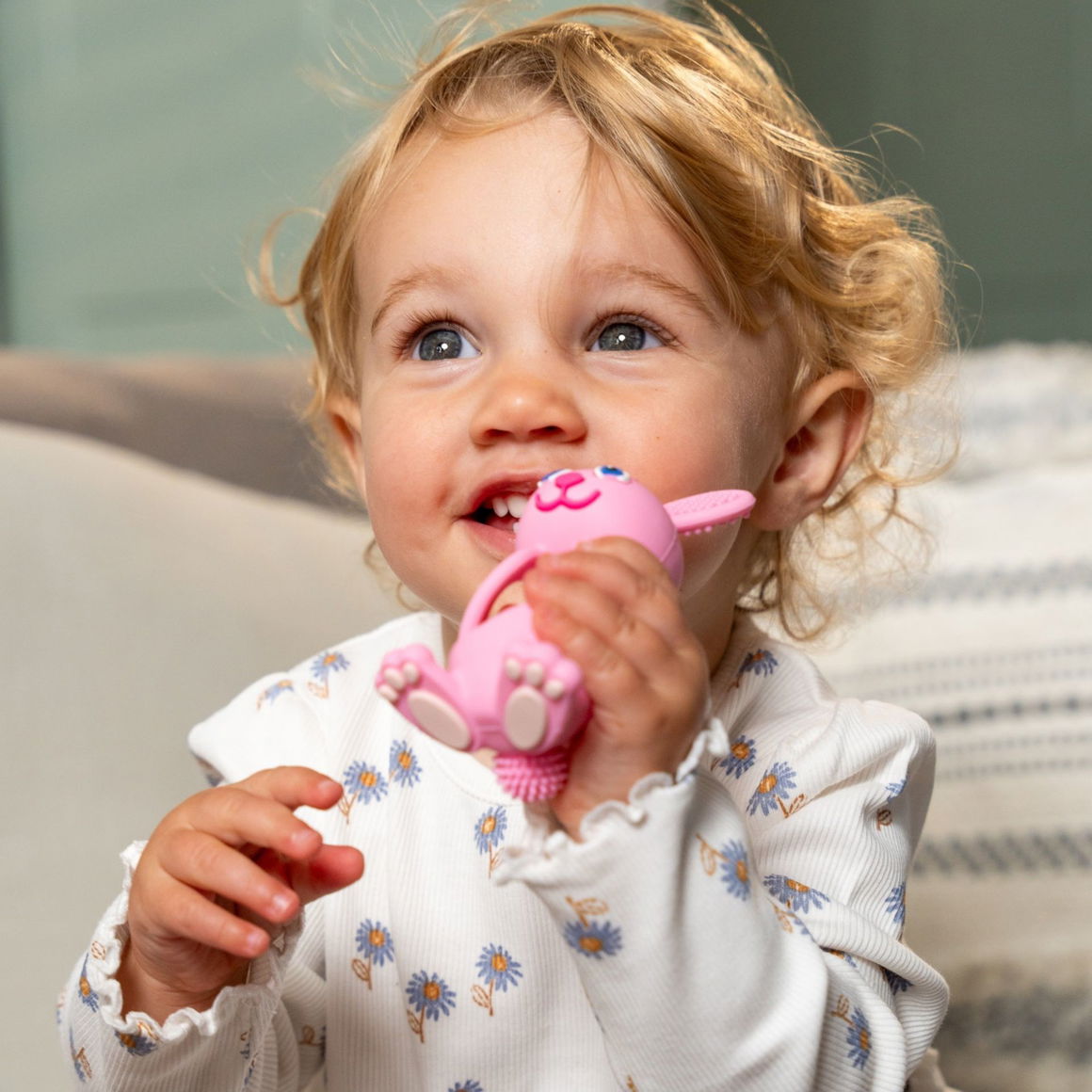 Brush-Baby Teether Bobbie Bunny – gentle teething aid | 4mybaby.ch