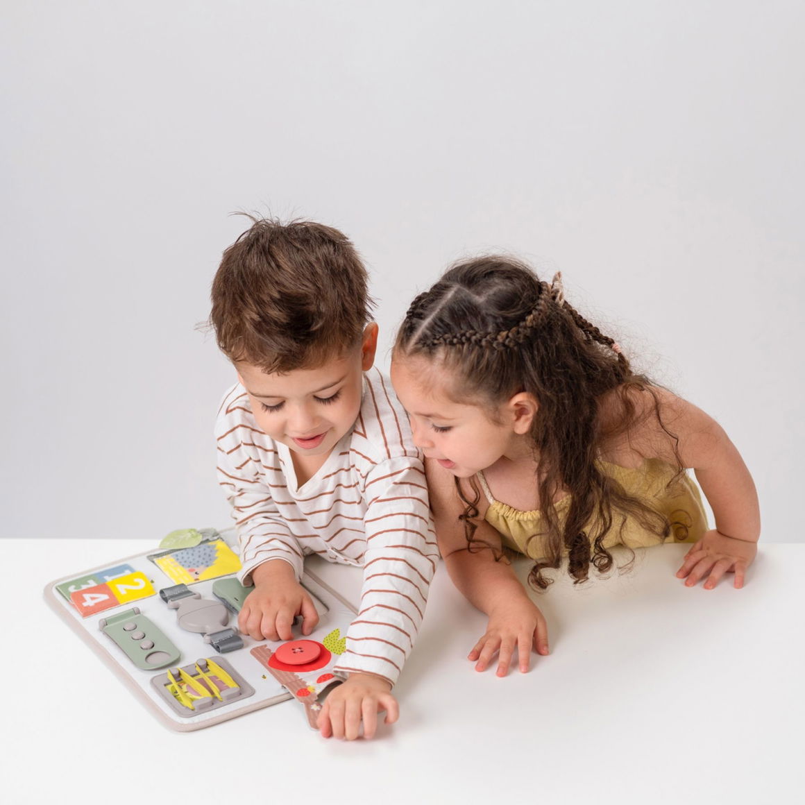 Taf Toys Activity Board – Fine Motor Skill Toy | 4mybaby.ch